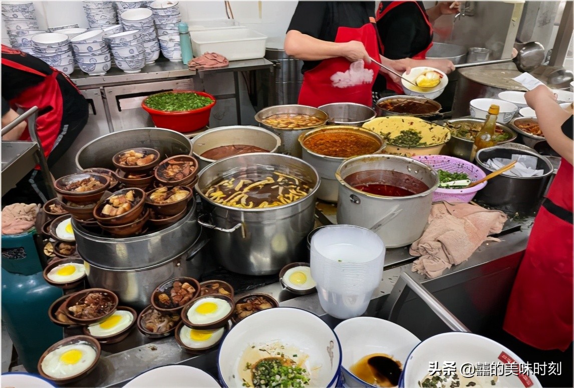 The No. 1 rice noodle shop in Changsha, Hunan, sells more than 2,000 ...