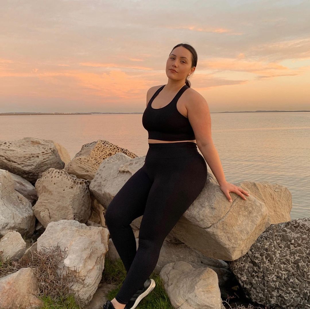 A 30-year-old Sydney plus-size model with a sweet look and a fleshy ...