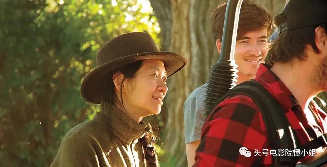 Zhao Ting won the Golden Globe Award, her stepmother Song Dandan has a ...