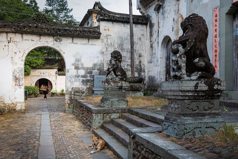 The beautiful "open" secret town, from early morning to sunset, you can ...