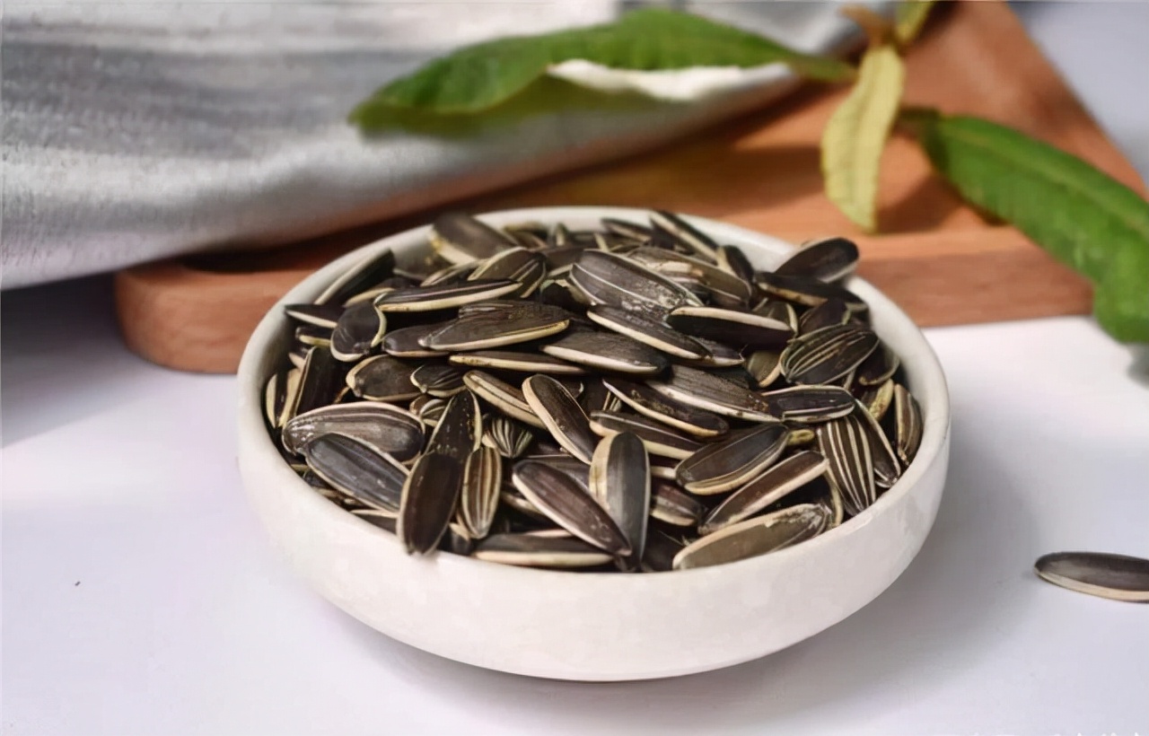 Will eating melon seeds often hurt the liver?Reminder: If you want to ...