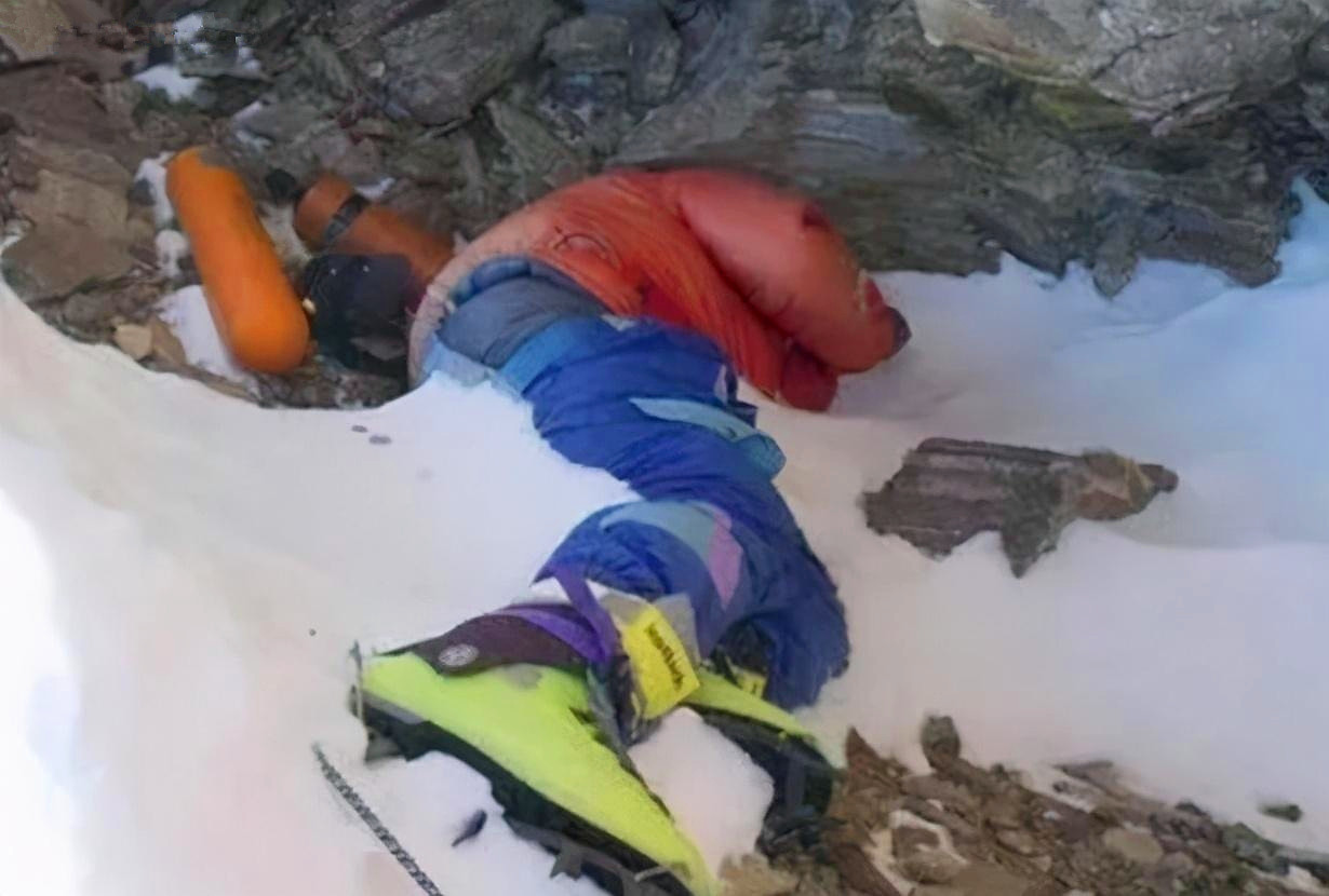 Famous victims of Mount Everest: Green Boots, Sleeping Beauty, Resting ...