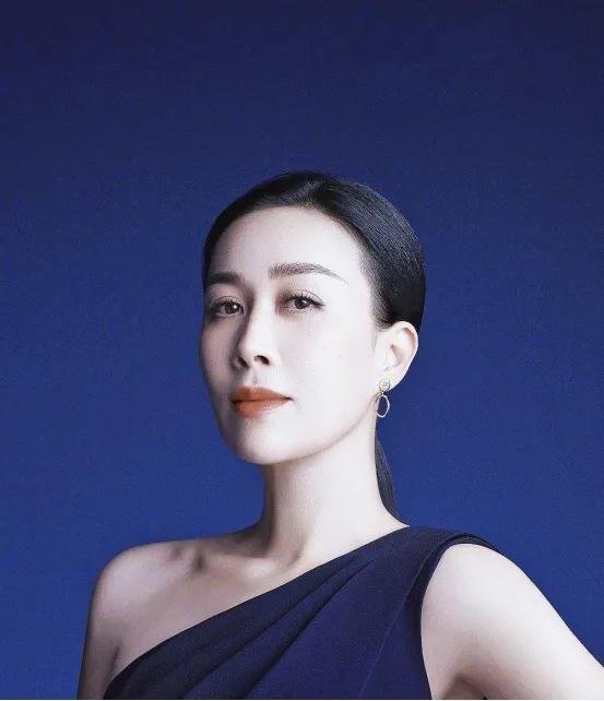Na Ying is a queen of music with both strength and personality charm ...