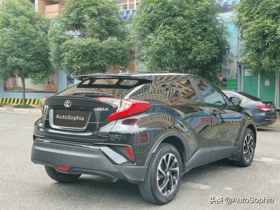 Driving Toyota IZOA makes driving SUV fun - iNEWS