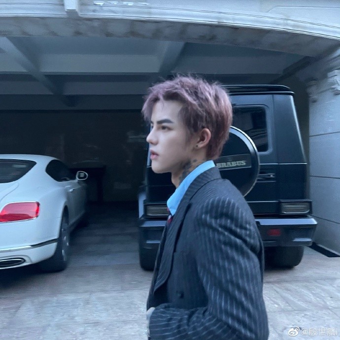 Yin Shihang, who has Wu Yifan's head and tractor body, has a whole ...