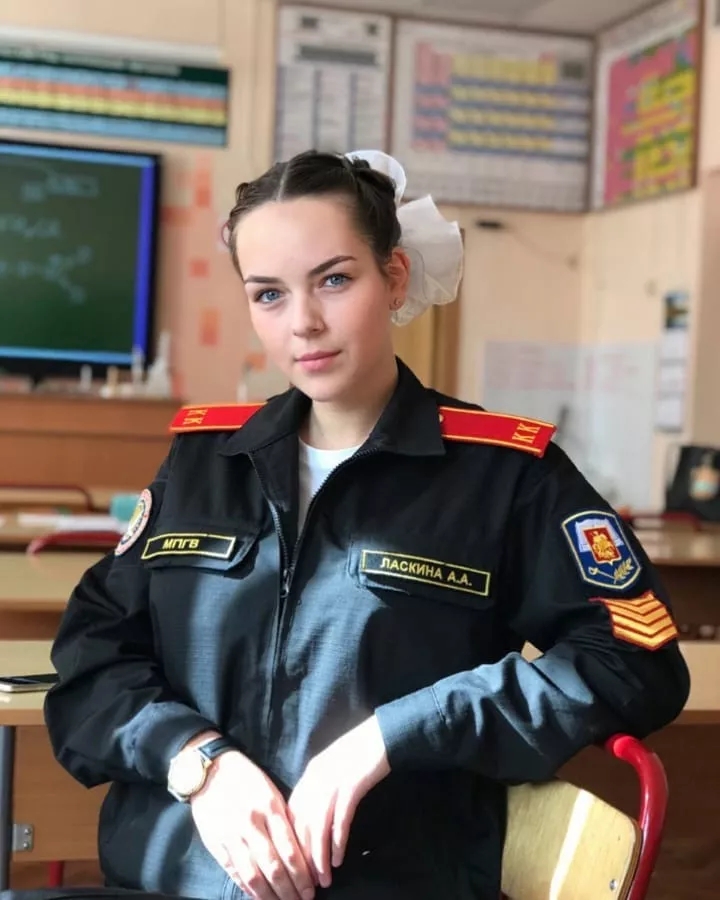 You look so good when you smile!With a smile, I looked at the heroic ...