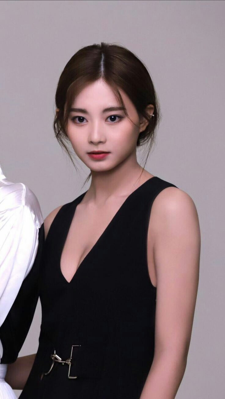 Zhou Ziyu, a member of the innocent and popular women's group, turned ...