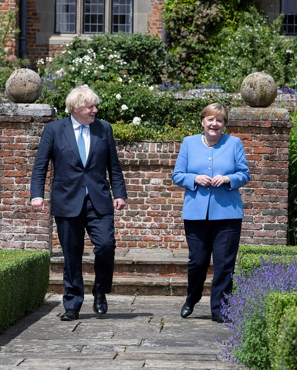 The Queen of England and Merkel met for the last time!The queen's ...
