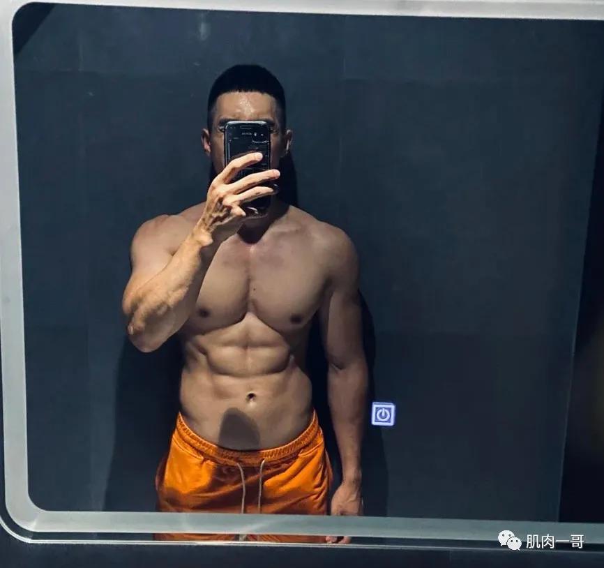 The 30-year-old big breasted fitness trainer took selfies and went ...