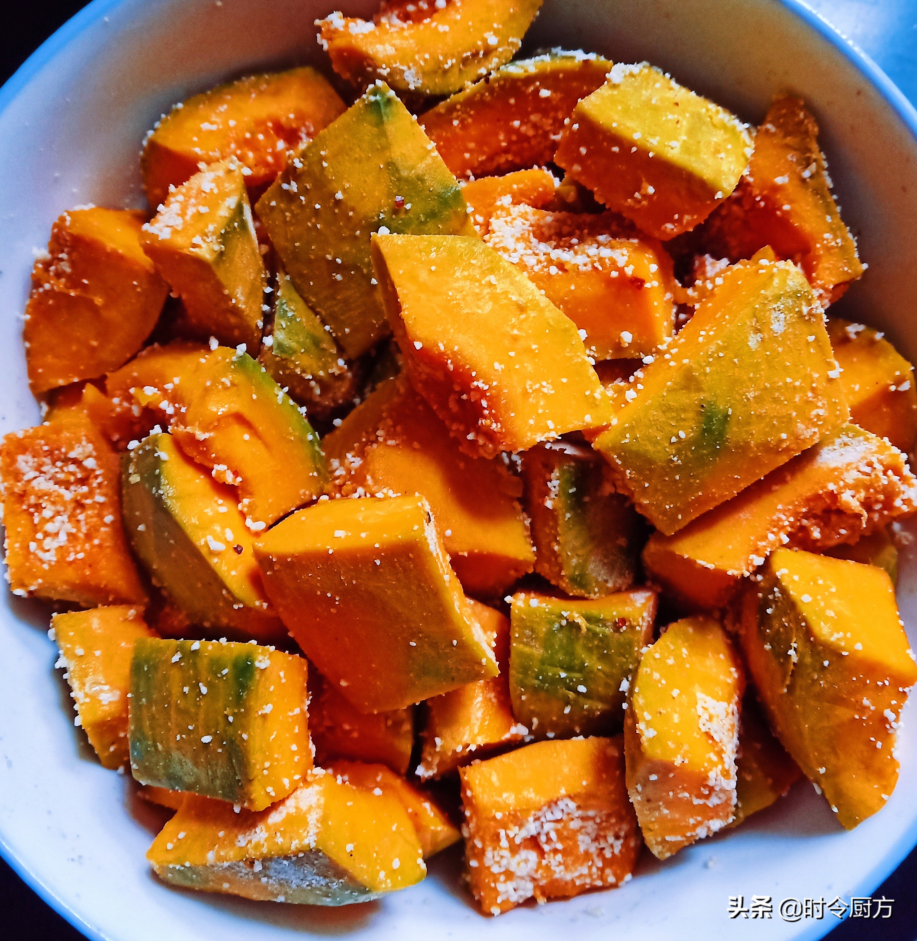 New year and a new look, the two-color steamed pork with flowering ...