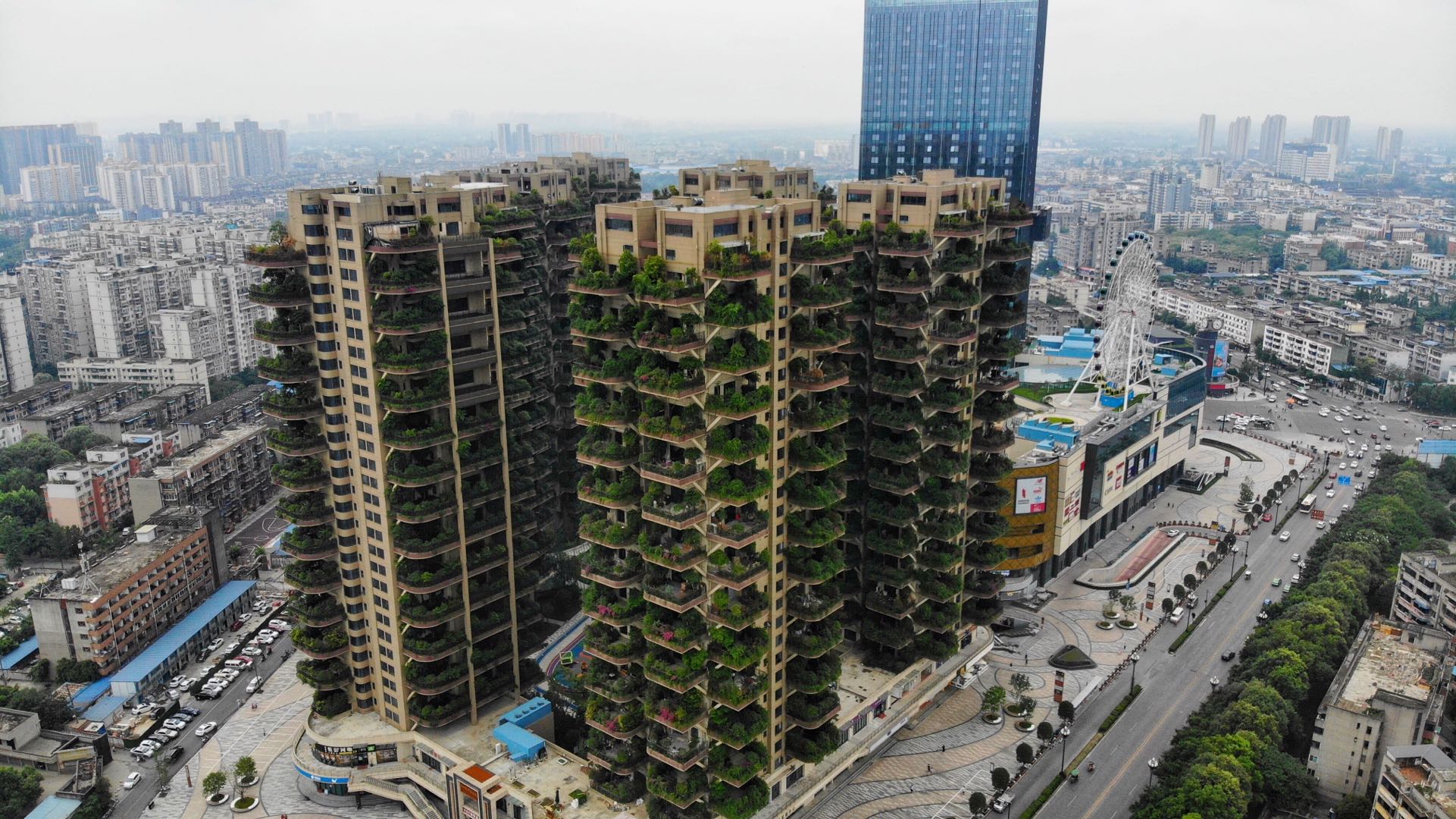 A "wonderful" building in Sichuan became popular and was known as the ...