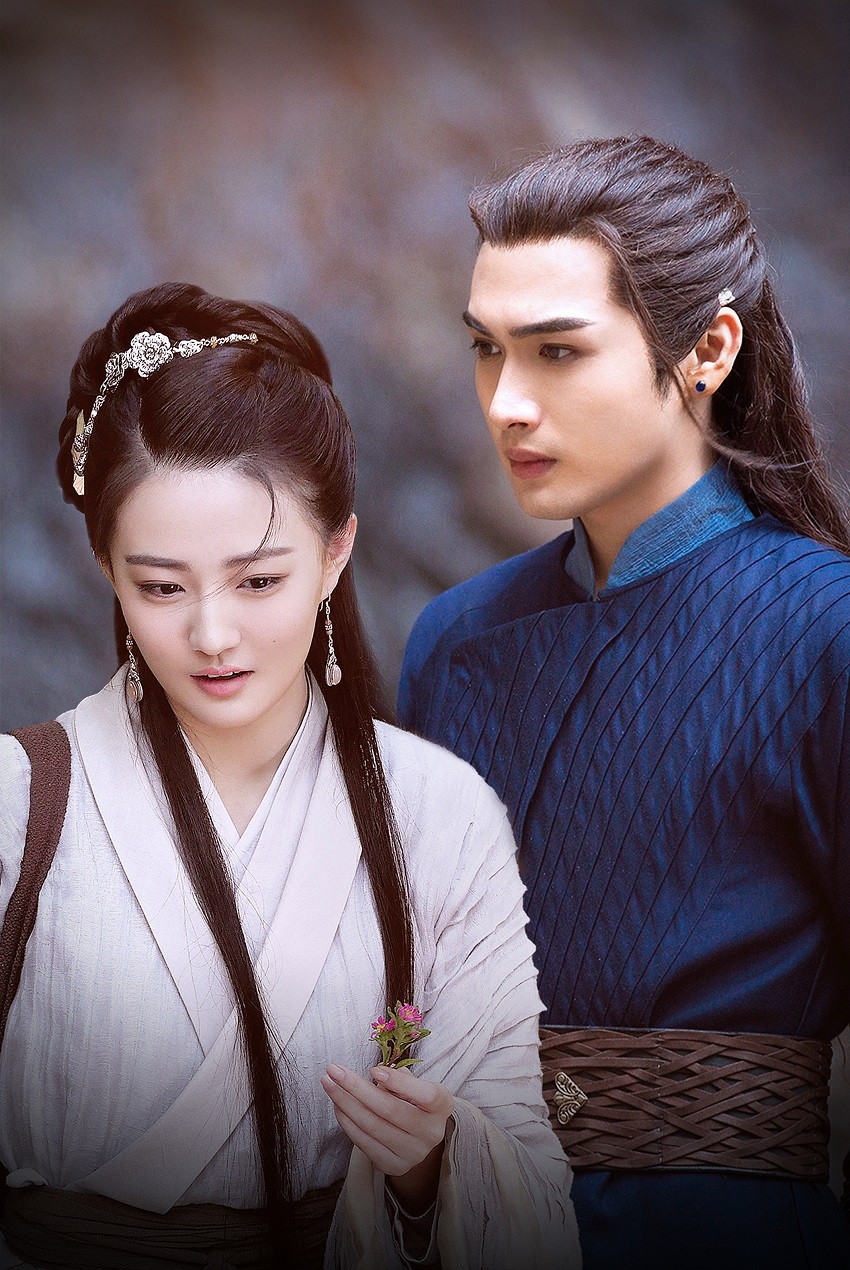 Two posters of "Moon Song Xing", Zhang Binbin looks back from the ...