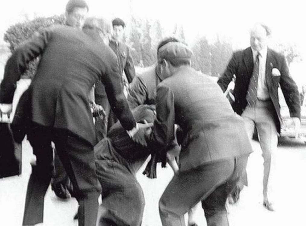 When Margaret Thatcher visited China in 1982, she threatened Deng ...