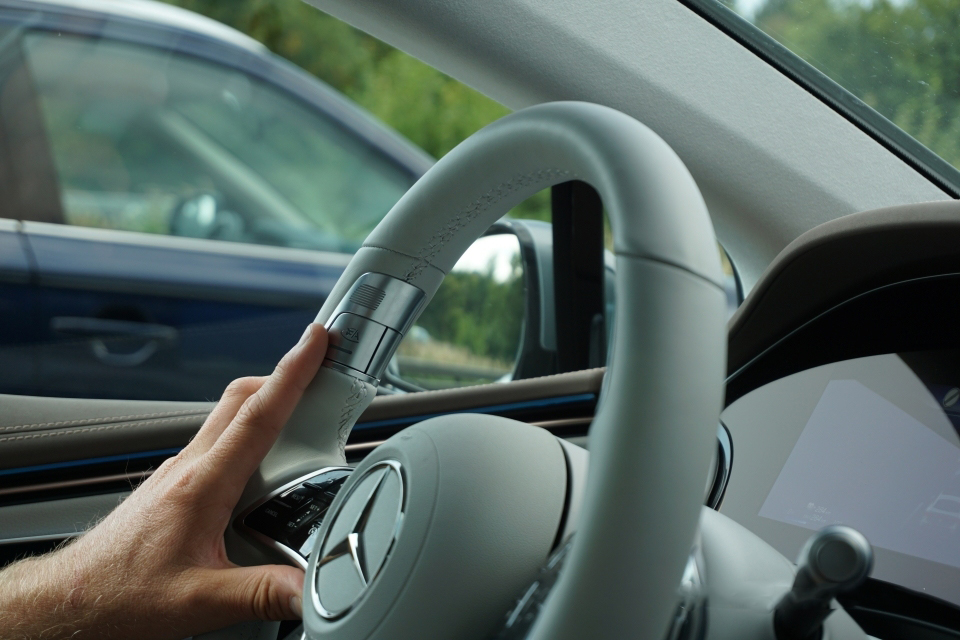 Mercedes-Benz EQS L3 automatic driving can only travel at a speed of 60 ...