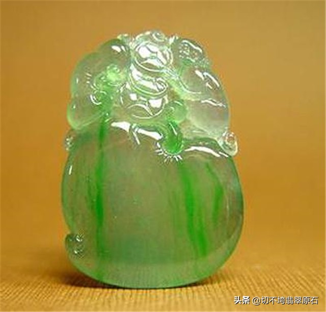 Jade has this kind of "golden thread" and is more valuable! See if you ...