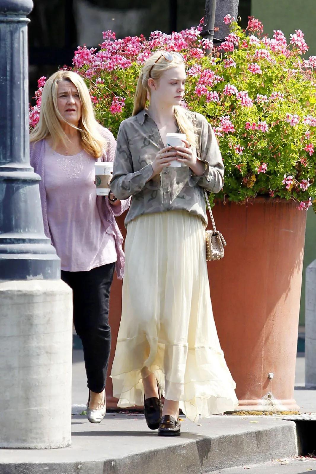 Elle Fanning: Angel Falling to the World - iNEWS
