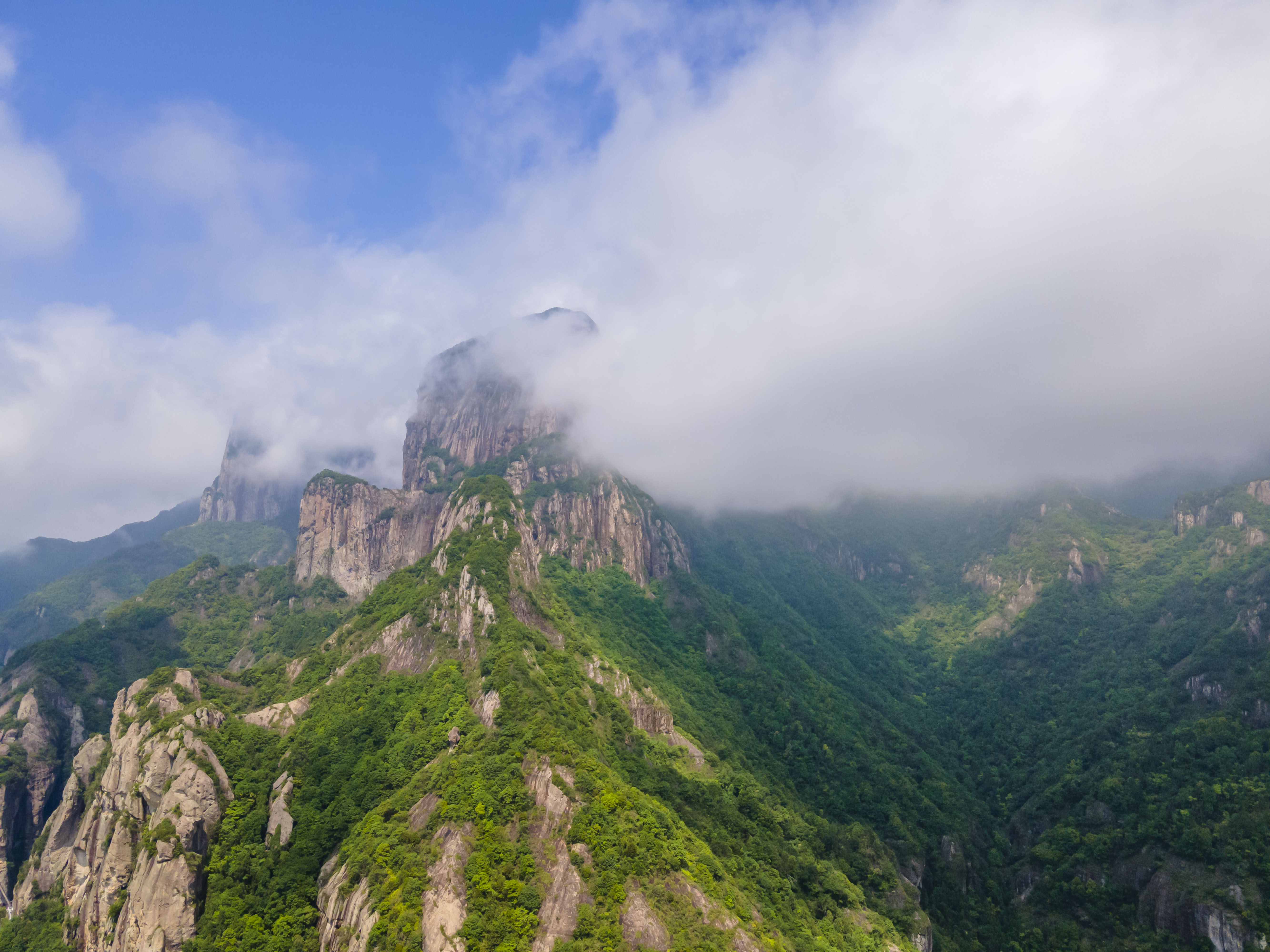 Yandang crowns the world, and Lingyan is unique. Xu Xiake came to ...