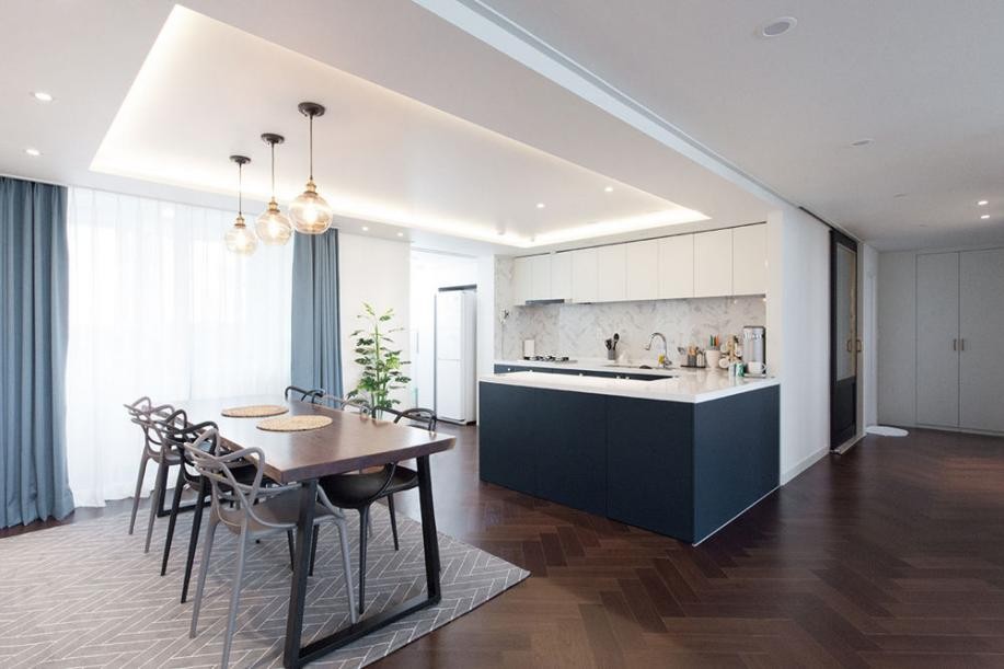 The value of 180m2 is worth it, the living room has a large free space ...