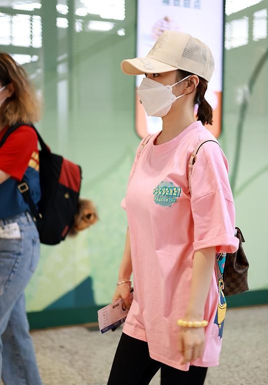 After nine ball days, Pan Xiaoting finally made a high profile, showing ...