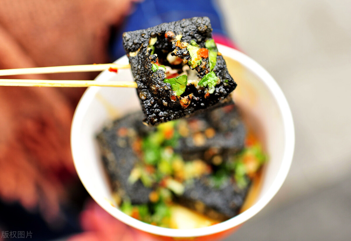 Why is stinky tofu so smelly?What effect does he have on our body? - iNEWS