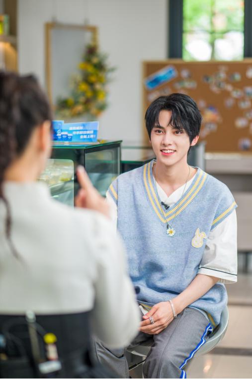 Zuo Linjie's "Eastern Billboard Lightning Cafe" sings new songs and ...