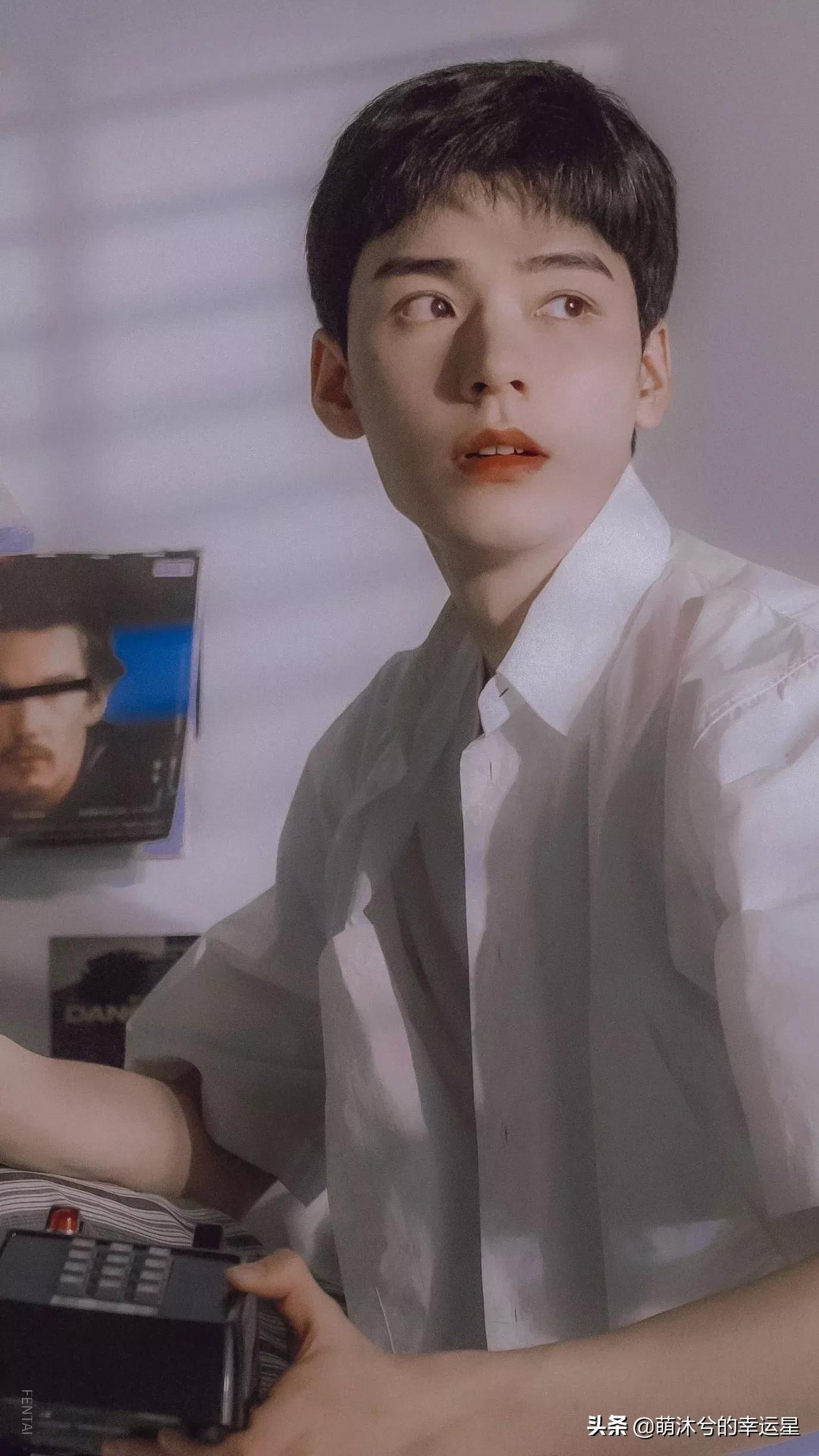 This set of photos of Gong Jun is the best modern outfit in my heart ...
