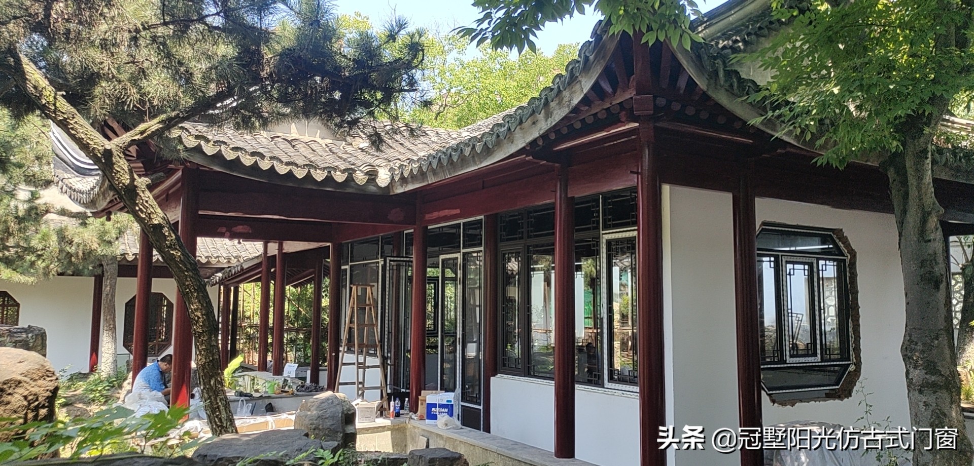 The exterior wall is decorated with Chinese lattice windows, aluminum ...