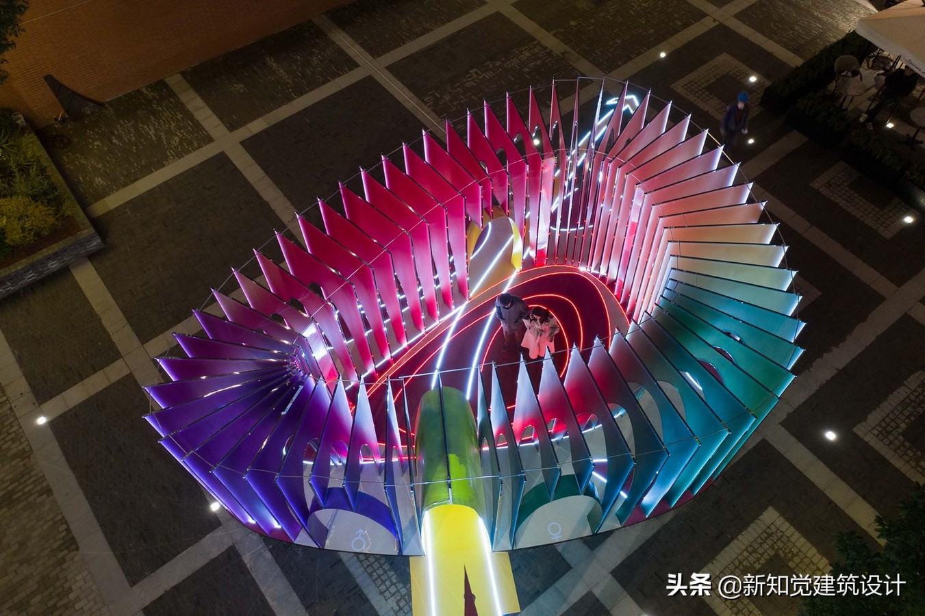 A gift for ordinary love: Love interactive installation on the Bund - iNEWS