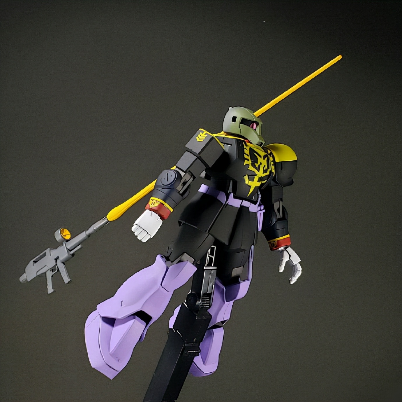 The anthropomorphic Gundam surrounding model, HG scale UC Kycilia Zabi ...