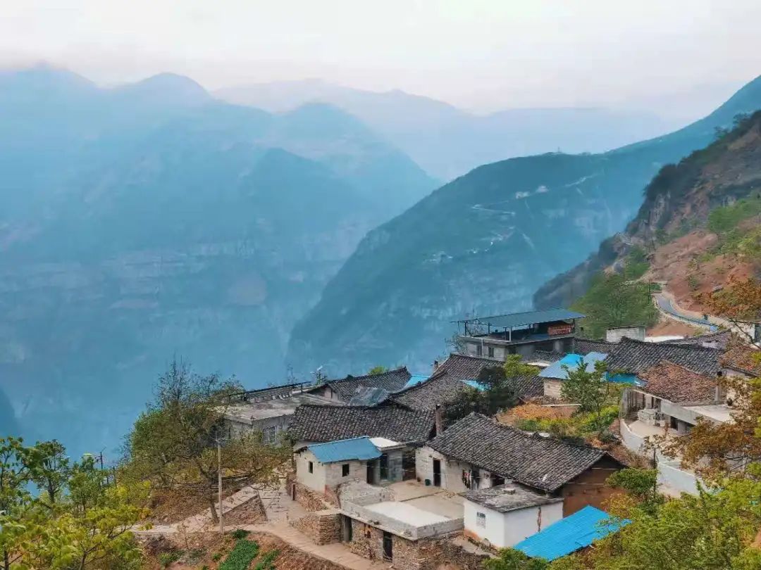 "Gulu Village" A forgotten village on the cliff - iNEWS