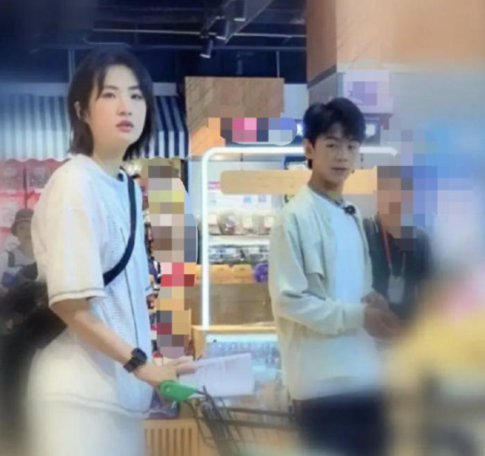 The same is shopping with Ding Zhen, Zhou Ye and Yao Anna's attitude is too different, and every ...