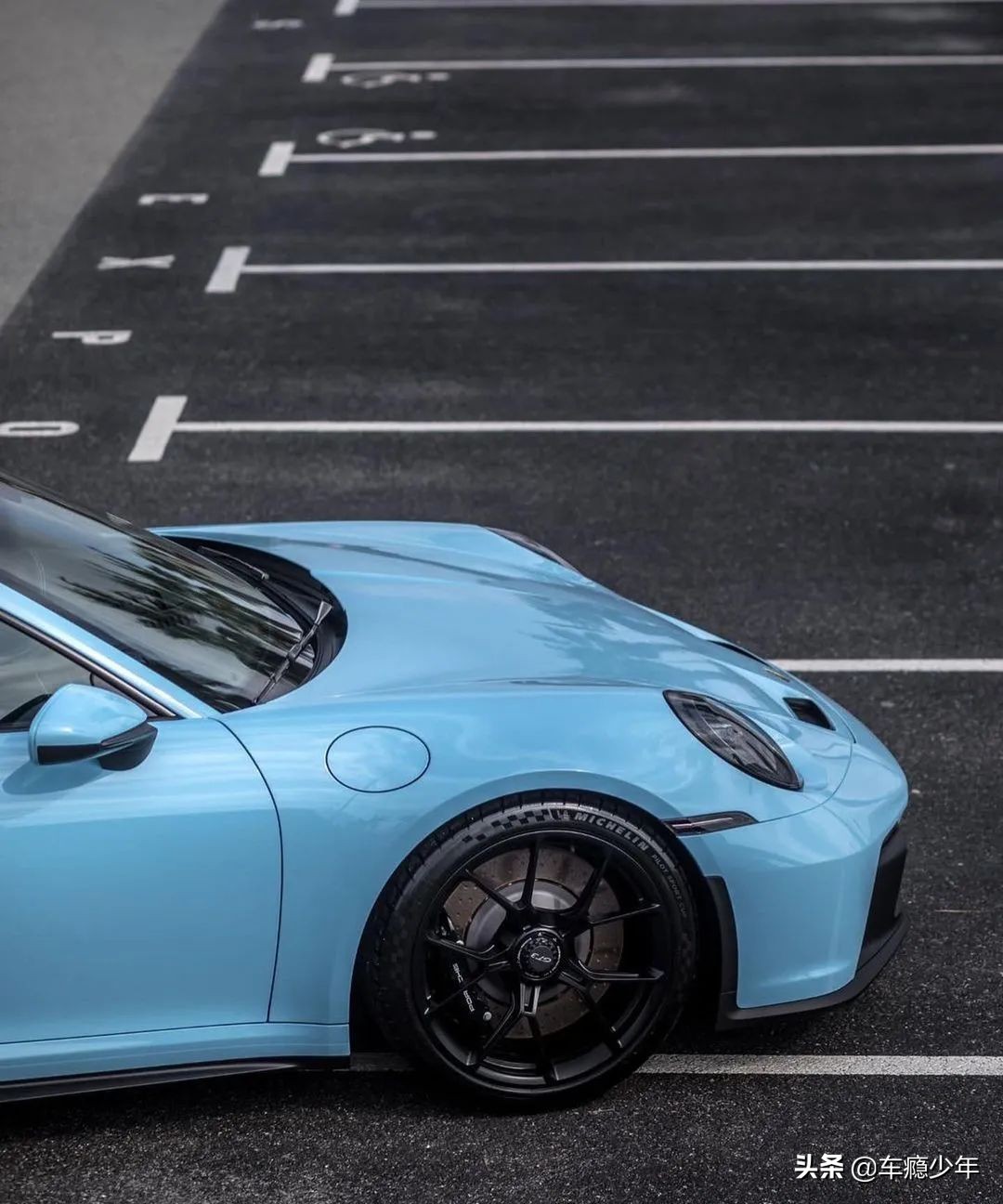 The new Porsche 911 GT3 blockbuster hits!The porcelain blue car paint ...