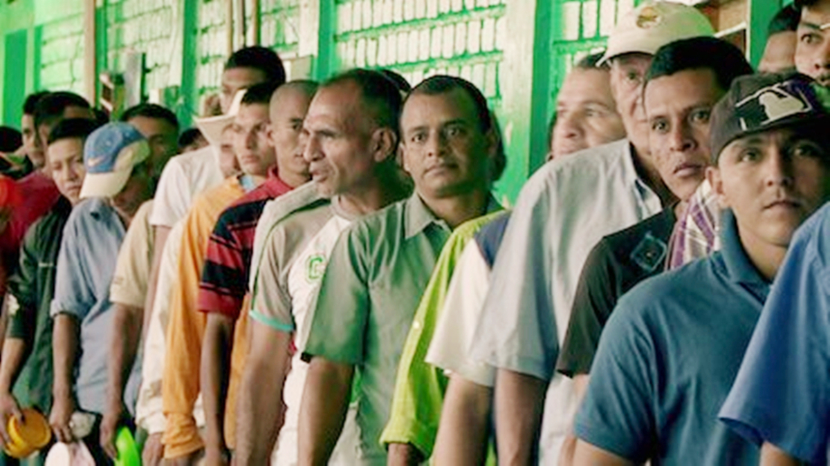 The prison guards did not dare to step into the half-step prison ...