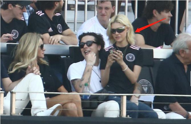The Beckhams were photographed on a trip!The 10-year-old daughter is ...