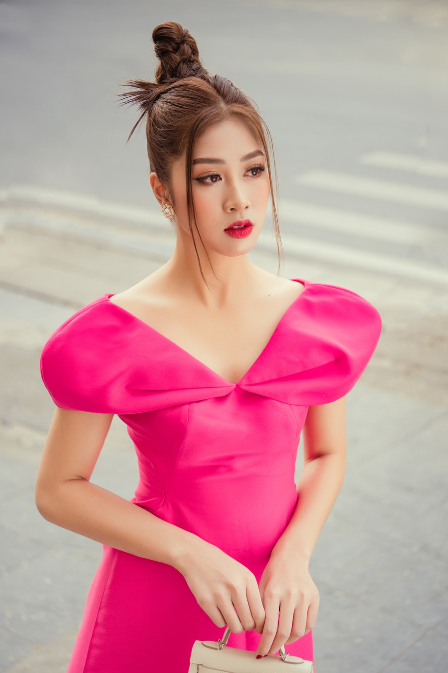 2020 Vietnam Top Ten Miss Dang Van Ly is very beautiful in long skirts ...