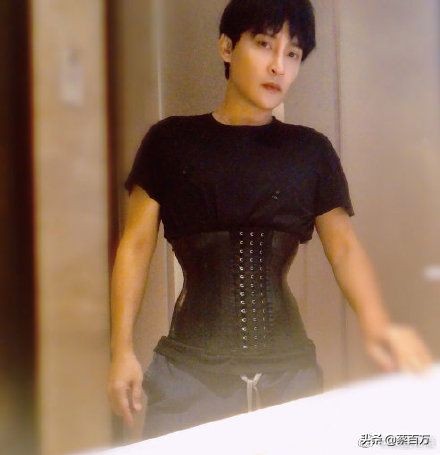 56-year-old Keno Reeves is strong and healthy, keeps swimming habit in ...