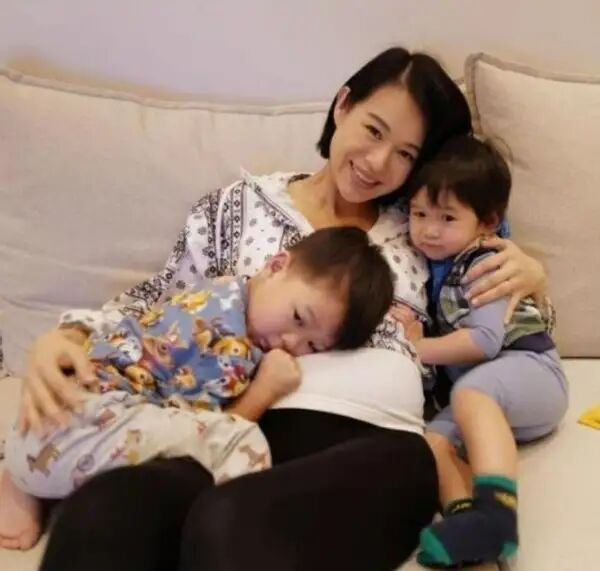 The 41-year-old Hu Xing'er appeared in the Spring Festival Gala ...