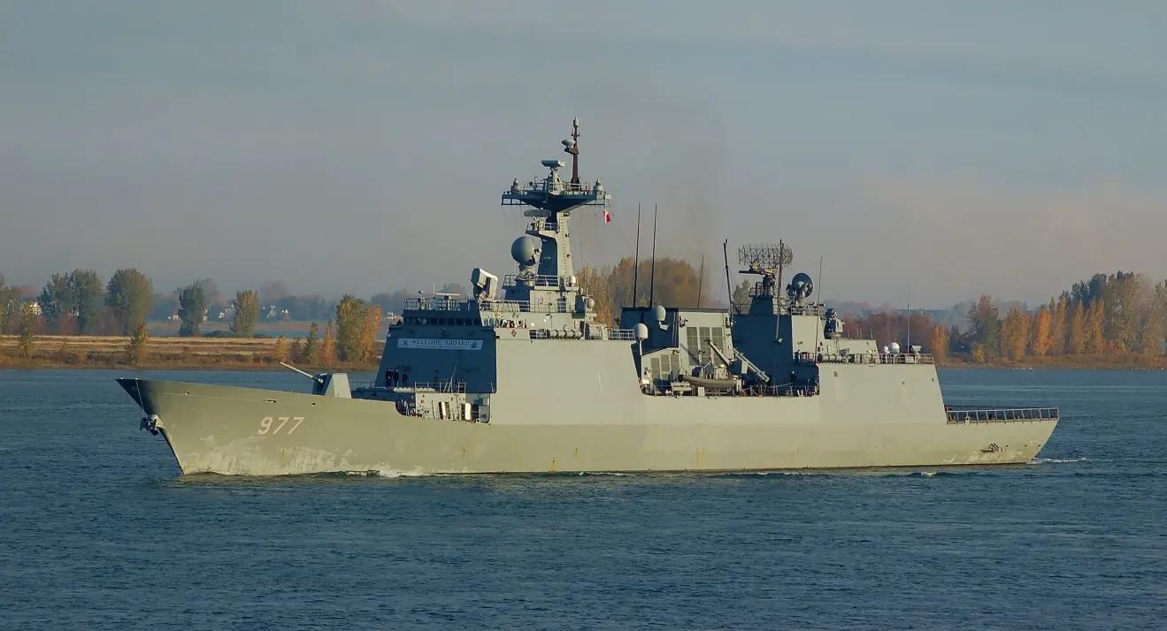 The Guilin ship is officially in service. One destroyer is equipped ...