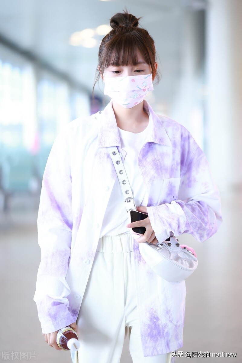 Lin Xiaozhai appeared at the airport, dressed up and casually tied the ...