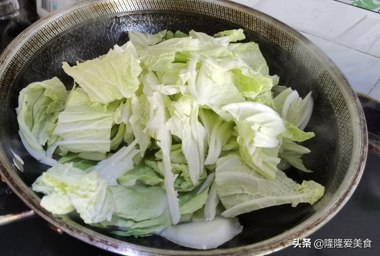 Chinese cabbage is green and refreshing, sour and spicy appetizer ...