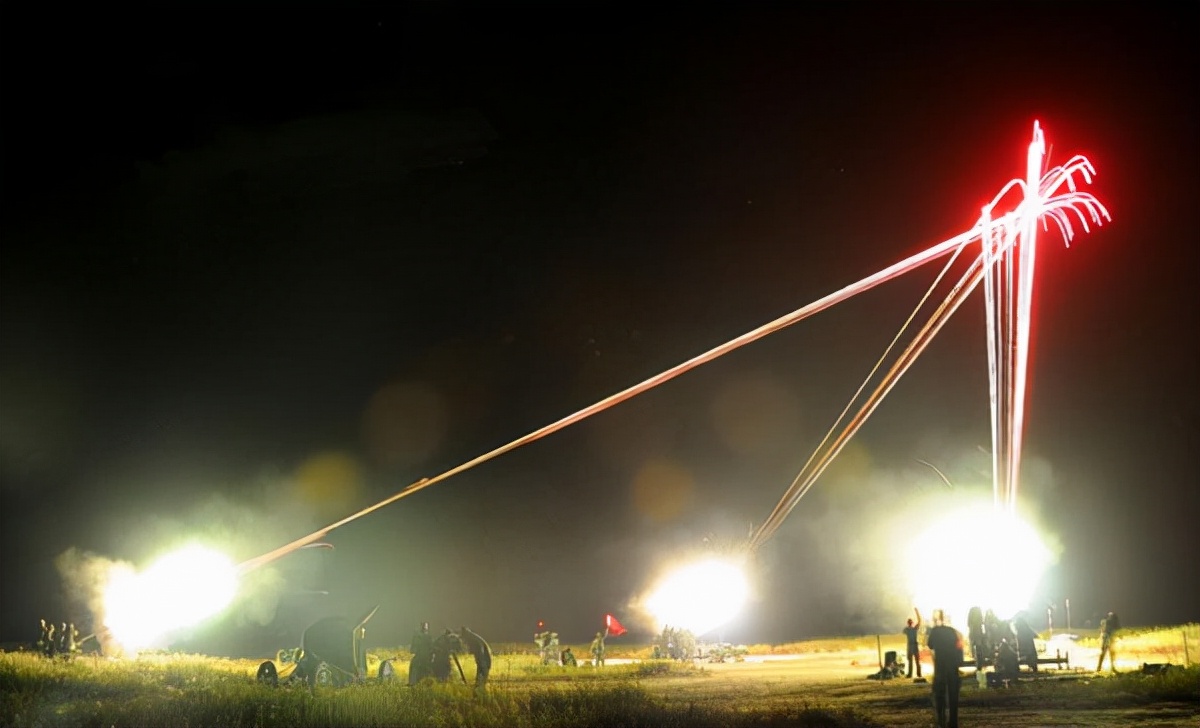 What is a tracer bomb and what is it used for? - iNEWS