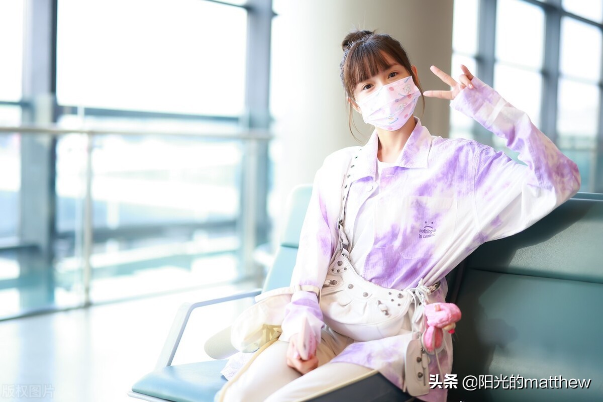 Lin Xiaozhai appeared at the airport, dressed up and casually tied the ...