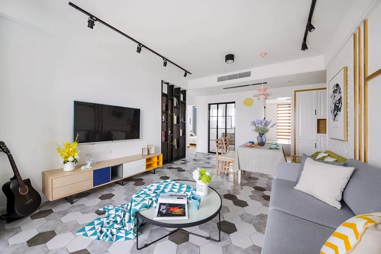 89 square meters squeezes out three bedrooms and two halls, and is ...