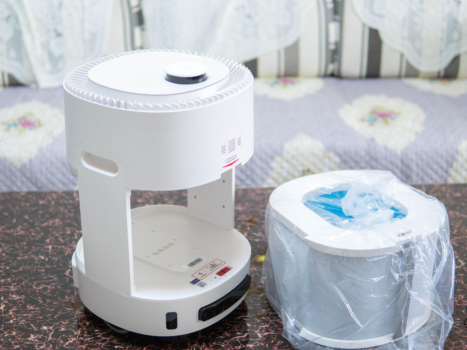 Walking fragrance air purification robot-Cobos AIRBOT ANDY PRO: Make ...