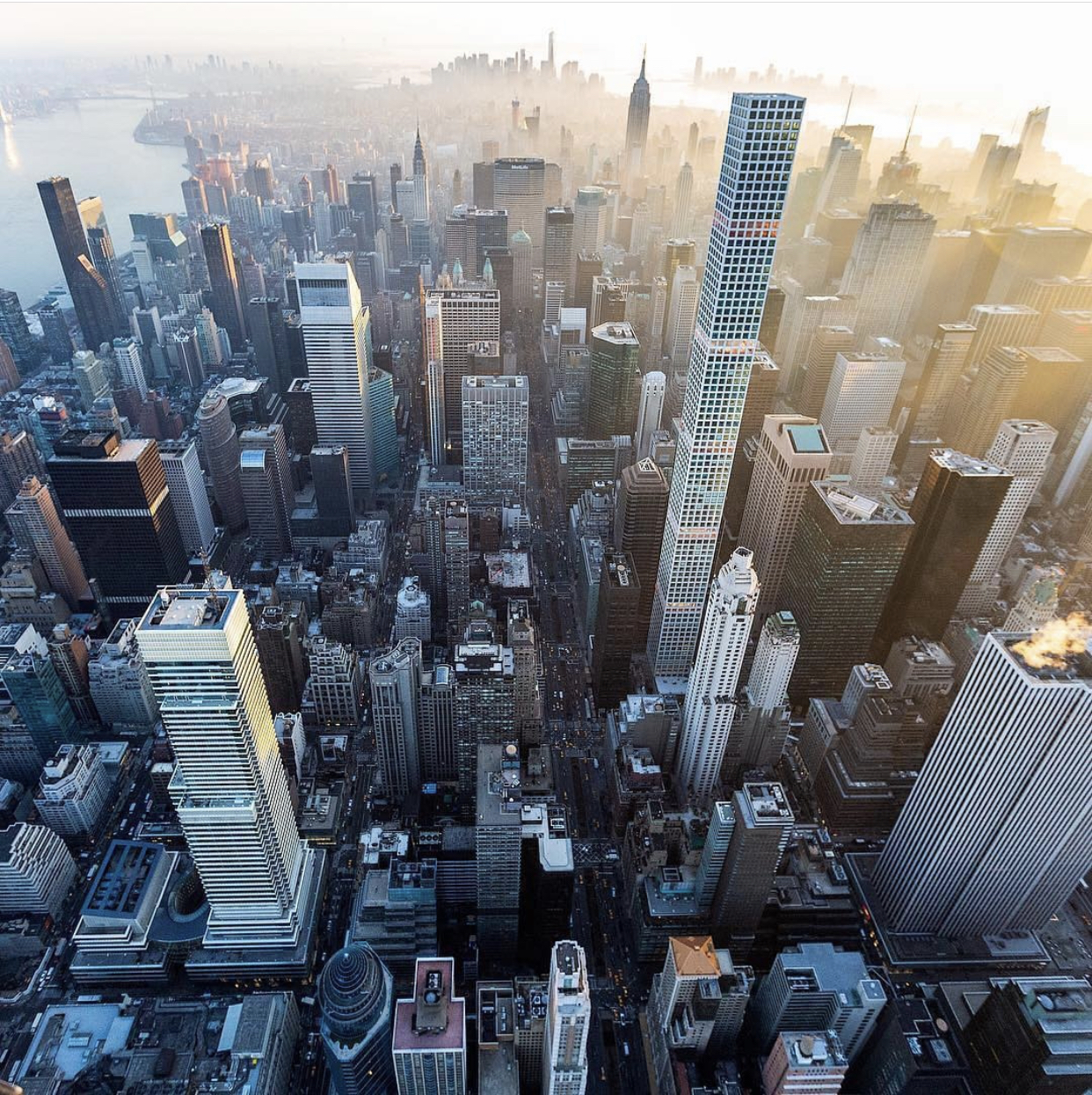 Comparison of GDP, income, and housing prices of the 14 megacities ...