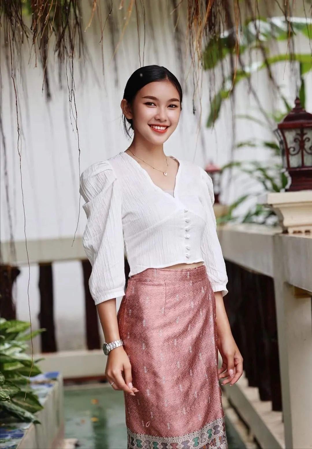 Daily update of Laos super "oxygen goddess" Jin Nali - iNEWS