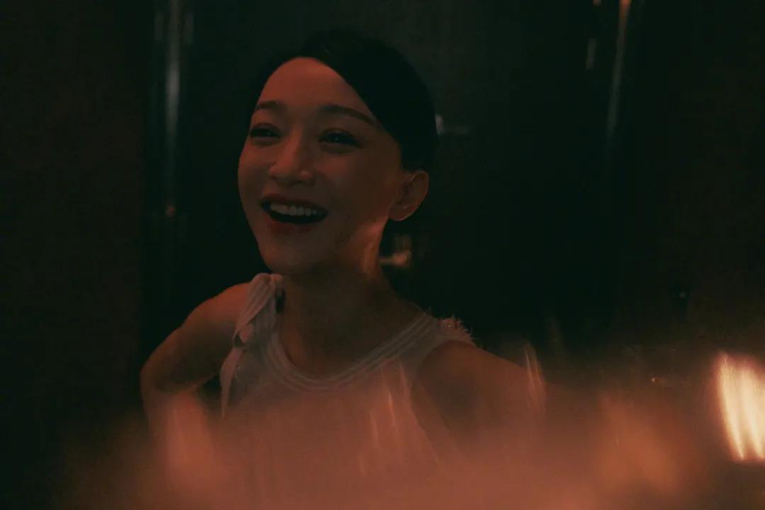 47-year-old Zhou Xun is still so naive, hasn't she suffered enough? - iNEWS