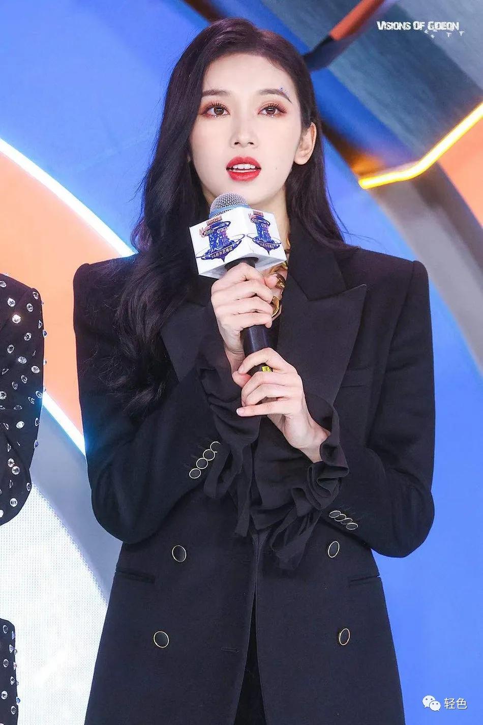 Liu Lingzi is a light mature woman, her milk is tender and watery - iNEWS