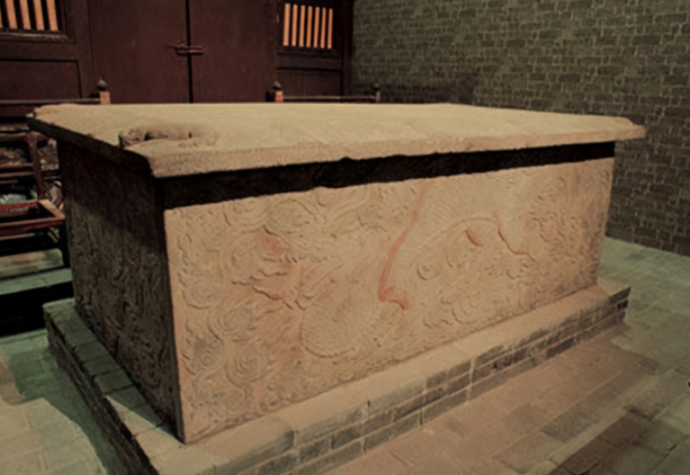 The ancient tombs of the Liao Dynasty were carved with dragons and ...