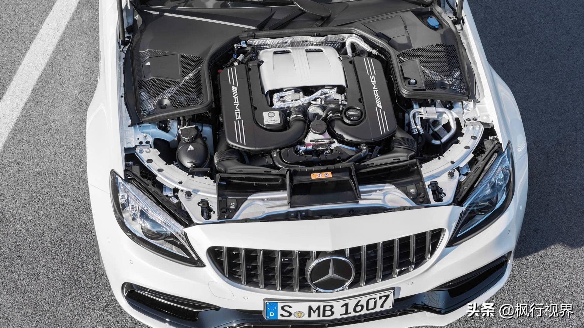 Equally equipped with M177 8-cylinder suit beast - iNEWS